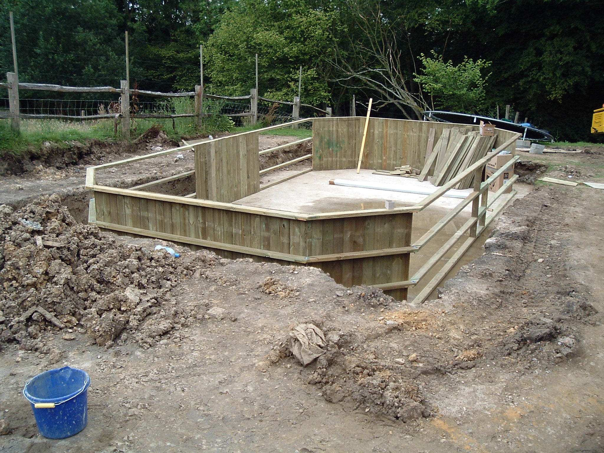 Folkpool 'Emperor' timber pool wall construction pictures
